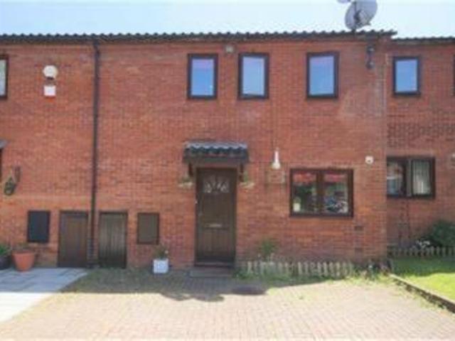 2 Bedrooms Terraced house for rent in Langton Grove, Northwood, Middlesex HA6