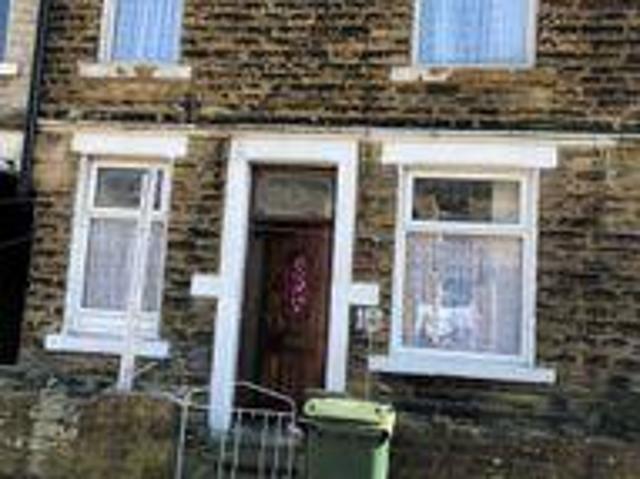 2 Bedrooms Terraced house for rent in Leyburne Street, Bradford, West Yorkshire BD8