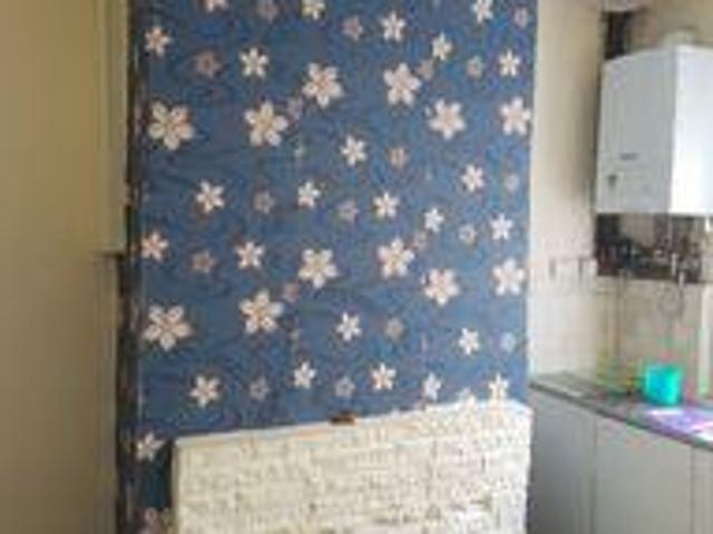 2 Bedrooms Terraced house for rent in Lidget Terrace, Bradford, West Yorkshire BD7