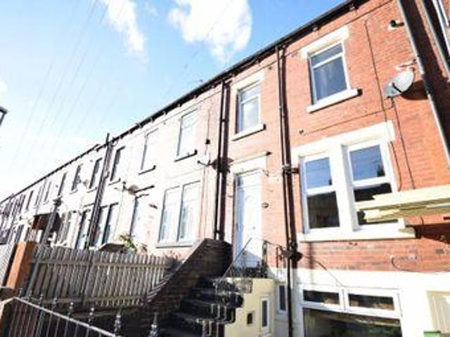 2 Bedrooms Terraced house for rent in Longroyd Place, Leeds LS11