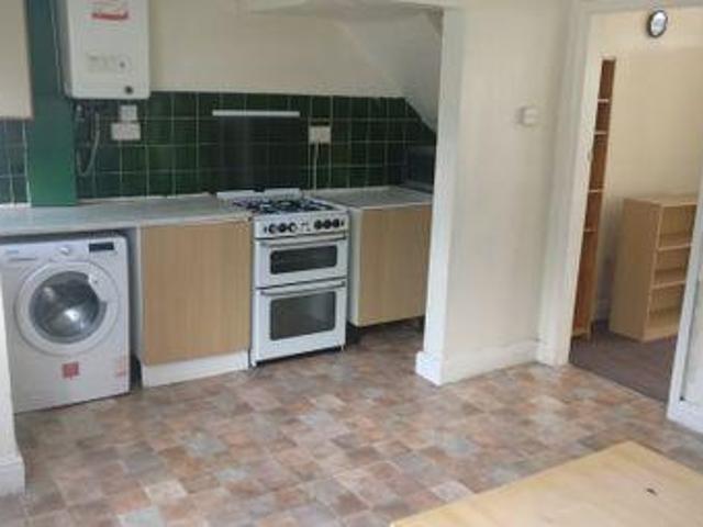 2 Bedrooms Terraced house for rent in Park View Avenue, Burley, Leeds LS4