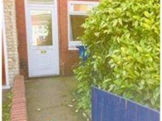 2 Bedrooms Terraced house for rent in Riviera Mount, Doncaster DN5