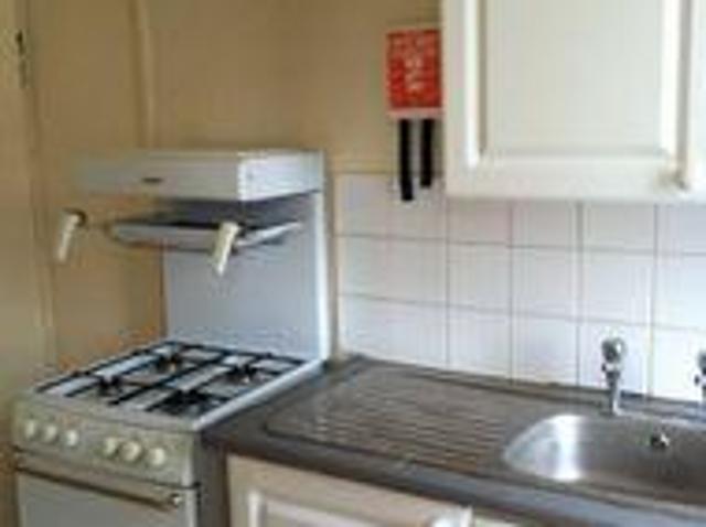 2 Bedrooms Terraced house for rent in Stanley Road, Leeds LS9