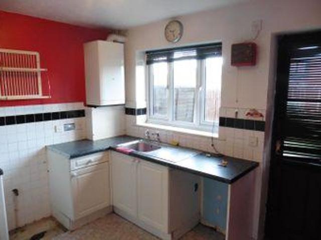 2 Bedrooms Terraced house for rent in Sycamore Close, Tilbury RM18