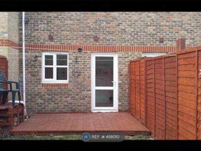 2 Bedrooms Terraced house for rent in Schooner Close, Barking IG11