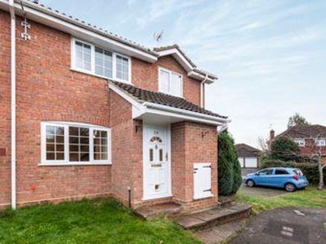 2 Bedrooms Terraced house for rent in Scots Court, Hook RG27