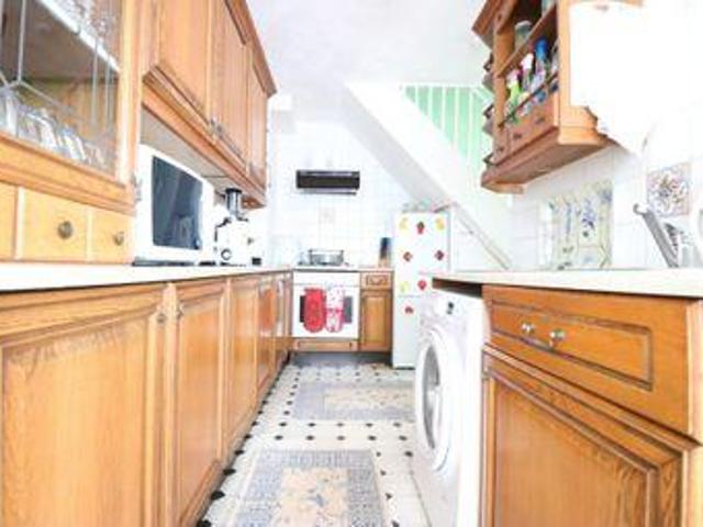 2 Bedrooms Terraced house for rent in Shaw Avenue, Barking IG11