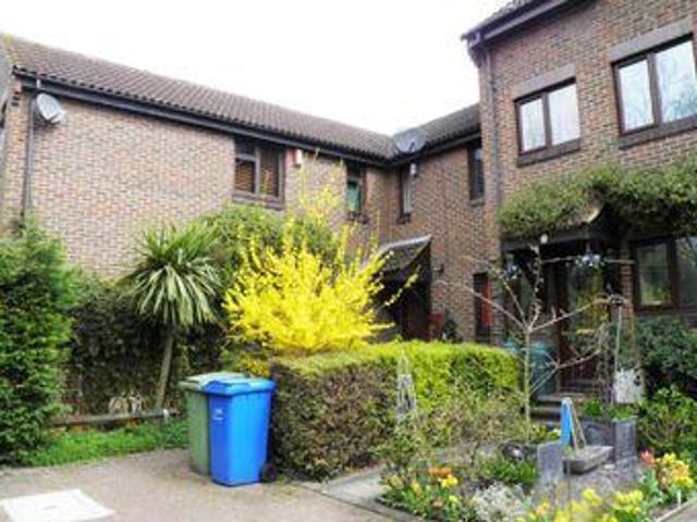2 Bedrooms Terraced house for rent in Somerford Way, London SE16