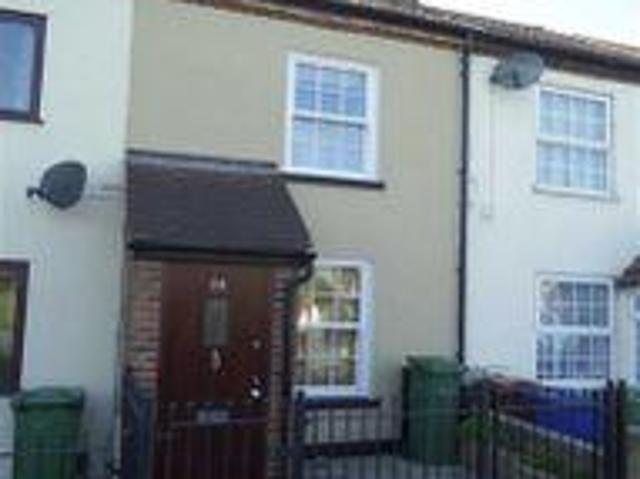 2 Bedrooms Terraced house for rent in Southend Road, Corringham, Stanford Le Hope SS17