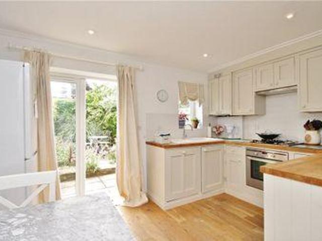 2 Bedrooms Terraced house for rent in Spencer Walk, London SW15