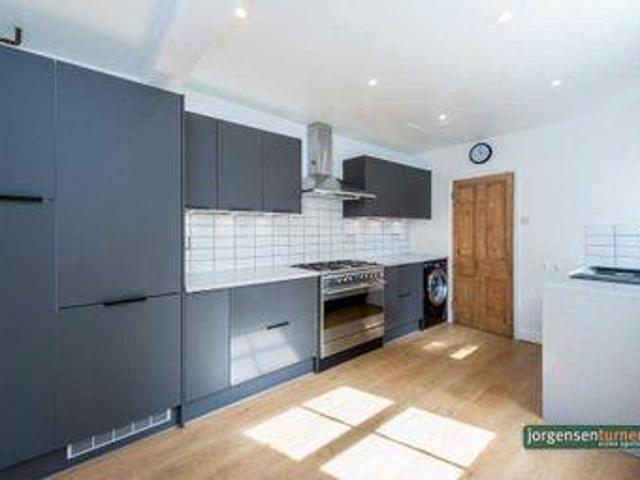 2 Bedrooms Terraced house for rent in Tunis Road, Shepherds Bush W12