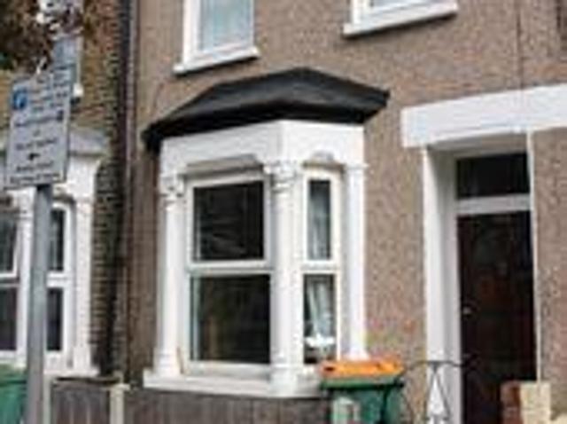2 Bedrooms Terraced house for rent in Tennyson Road, Stratford E15