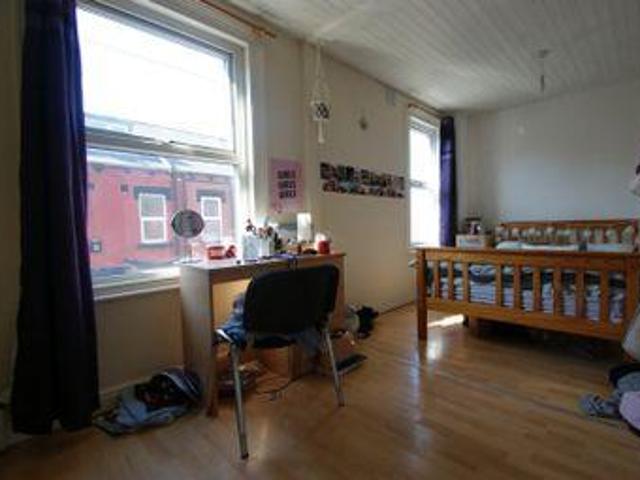 2 Bedrooms Terraced house for rent in Thornville Avenue, Hyde Park, Leeds LS6