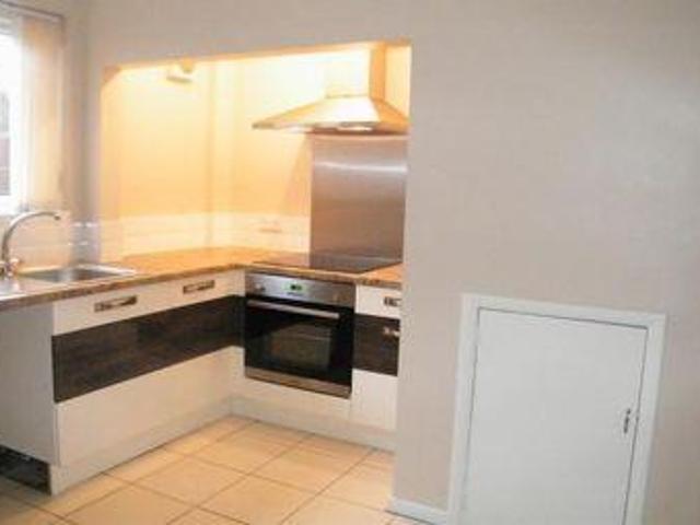 2 Bedrooms Terraced house for rent in Toronto Street, Bolton BL2