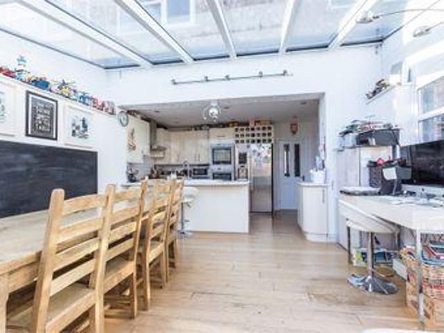 2 Bedrooms Terraced house for rent in Vale Road, Windsor, Berkshire SL4