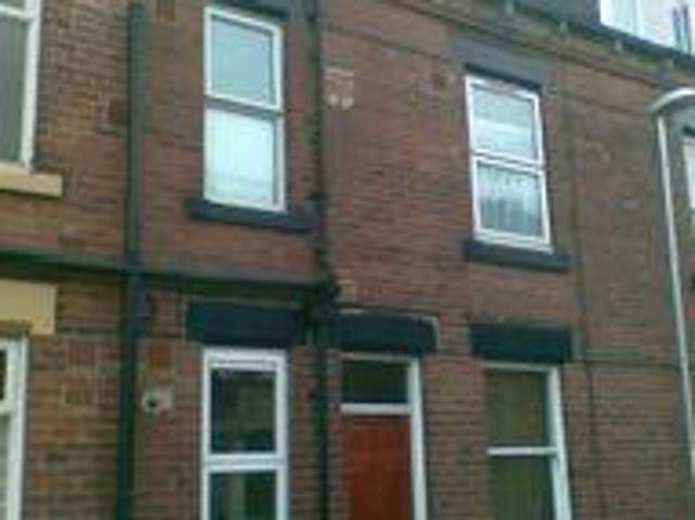 2 Bedrooms Terraced house for rent in Vesper Mount, Kirkstall LS5