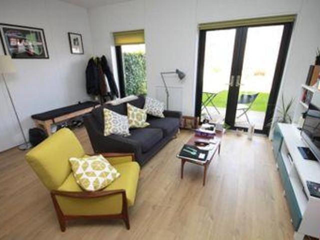 2 Bedrooms Terraced house for rent in Verbena Close, London, Greater London. E16