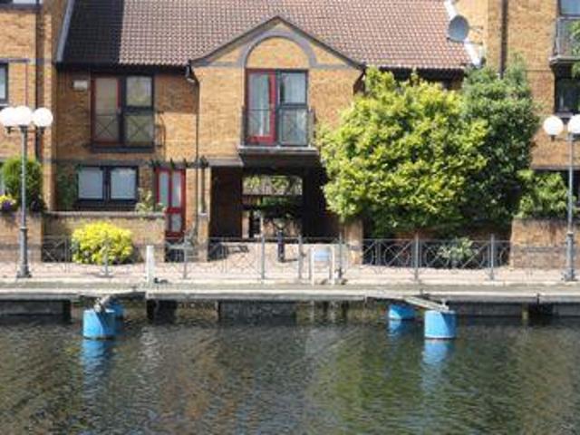 2 Bedrooms Terraced house for rent in Whiteadder Way, London E14
