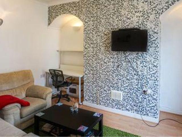 2 Bedrooms Terraced house for rent in William Street, Manchester M26