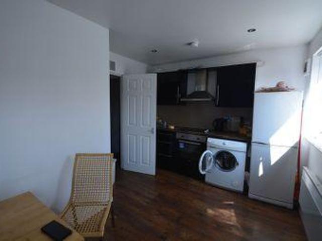 2 Bedrooms Terraced house for rent in Woodsley Road, Hyde Park, Leeds LS6