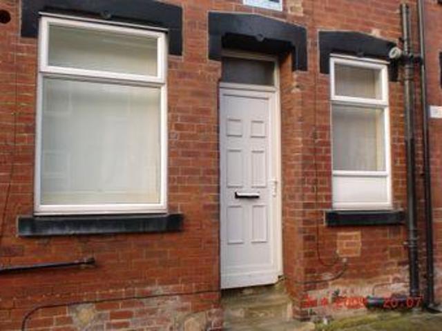 2 Bedrooms Terraced house for rent in 34 Autumn Avenue, Hyde Park, Leeds, Hyde Park LS6