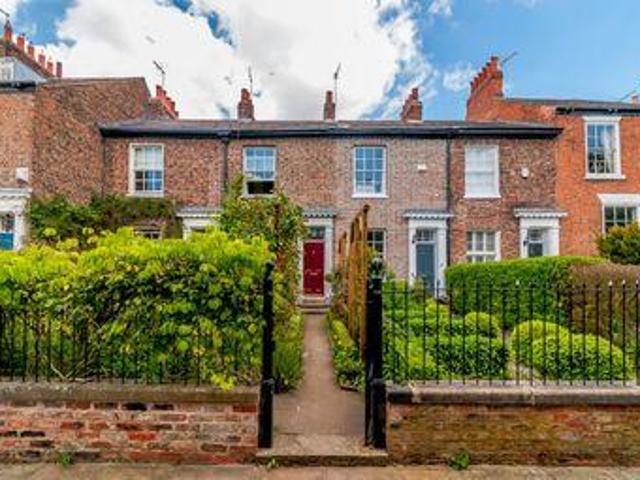 2 Bedrooms Terraced house for sale in Mount Parade, York YO24