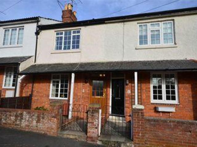 2 Bedrooms Terraced house for sale in Adams Park Road, Farnham GU9
