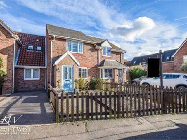 2 Bedrooms Terraced house for sale in Aldeburgh Gardens, Highwoods, Colchester, Essex CO4