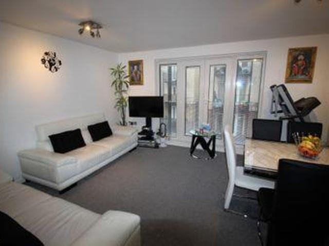 2 Bedrooms Terraced house for sale in Blackthorn Road, Ilford, Essex IG1