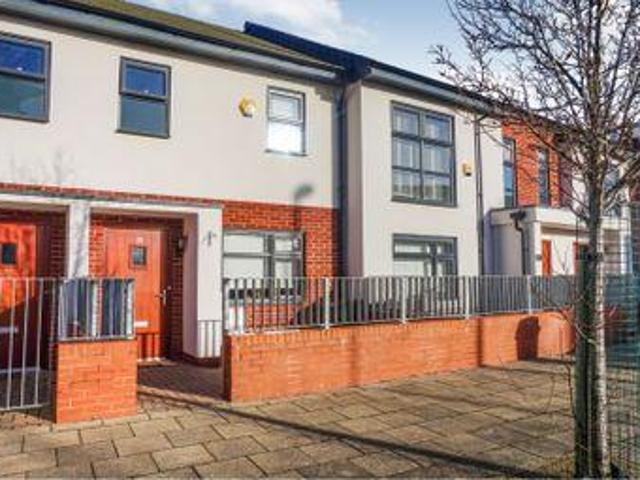 2 Bedrooms Terraced house for sale in Blue Moon Way, Manchester M14
