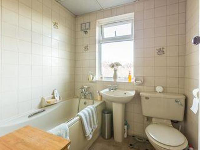 2 Bedrooms Terraced house for sale in Chatsworth Drive, Enfield EN1