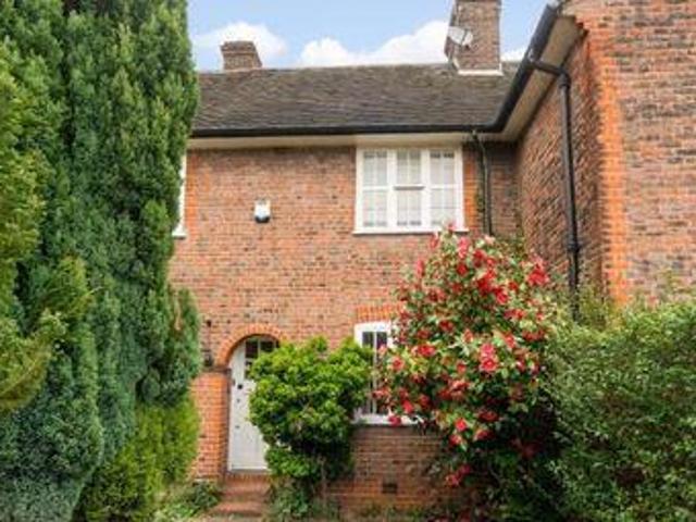 2 Bedrooms Terraced house for sale in Childs Way, London NW11