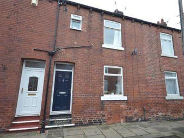 2 Bedrooms Terraced house for sale in Claremont Terrace, Wakefield, West Yorkshire WF2