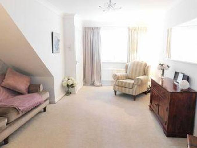 2 Bedrooms Terraced house for sale in Clos Cae Mawr, Penpedairheol, Hengoed CF82