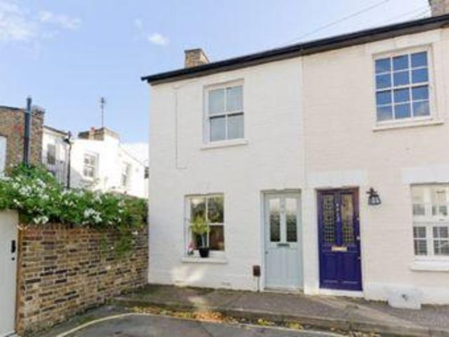 2 Bedrooms Terraced house for sale in Connaught Road, Richmond TW10