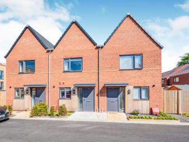 2 Bedrooms Terraced house for sale in Empire Walk, Bordon GU35