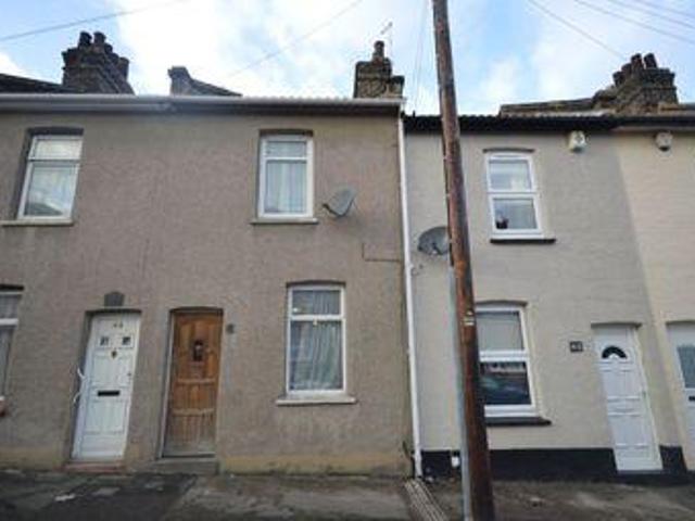 2 Bedrooms Terraced house for sale in Factory Road, Northfleet, Gravesend DA11