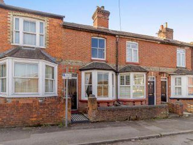 2 Bedrooms Terraced house for sale in Finch Road, Guildford GU1