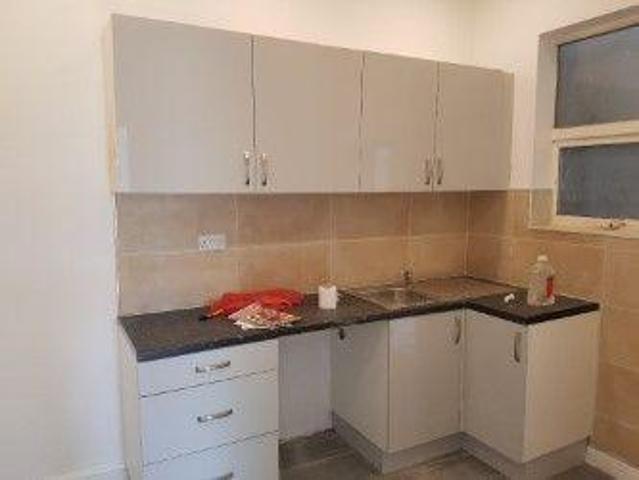 2 Bedrooms Terraced house for sale in Girlington Road, Bradford, West Yorkshire BD8