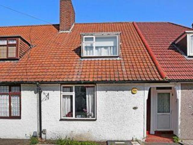 2 Bedrooms Terraced house for sale in Hynton Road, Dagenham RM8