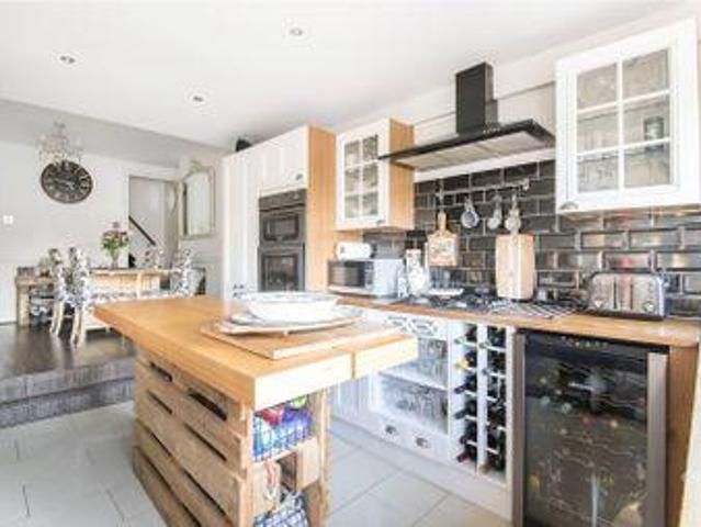 2 Bedrooms Terraced house for sale in Harefield Road, Uxbridge, Middlesex UB8