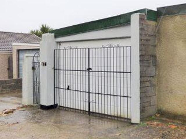 2 Bedrooms Terraced house for sale in Hendre Road, Llangennech, Llanelli SA14