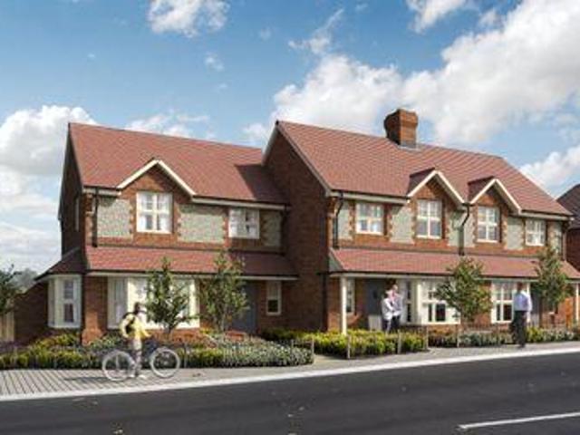 2 Bedrooms Terraced house for sale in High Street, Downley, High Wycombe HP13