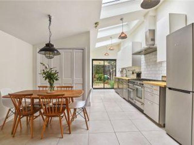 2 Bedrooms Terraced house for sale in Hollybush Street, Plaistow, London E13
