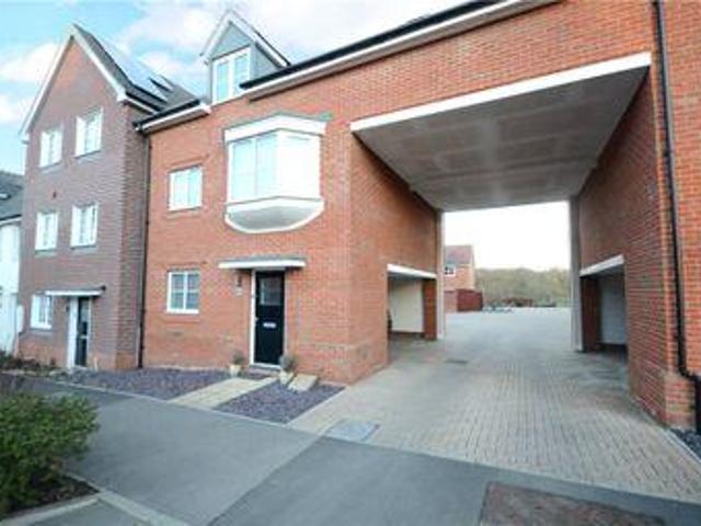 2 Bedrooms Terraced house for sale in Jubilee Drive, Church Crookham, Fleet GU52