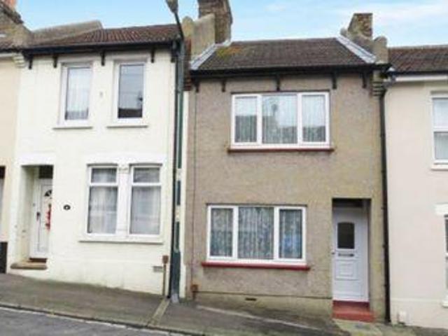 2 Bedrooms Terraced house for sale in Kitchener Road, Rochester ME2