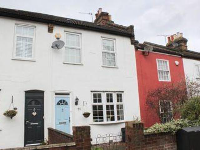 2 Bedrooms Terraced house for sale in Ray Lodge Road, Woodford Green IG8