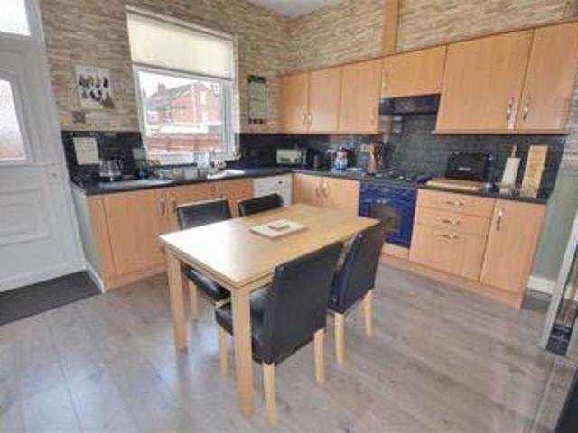 2 Bedrooms Terraced house for sale in Robbins Terrace, Featherstone, Pontefract WF7
