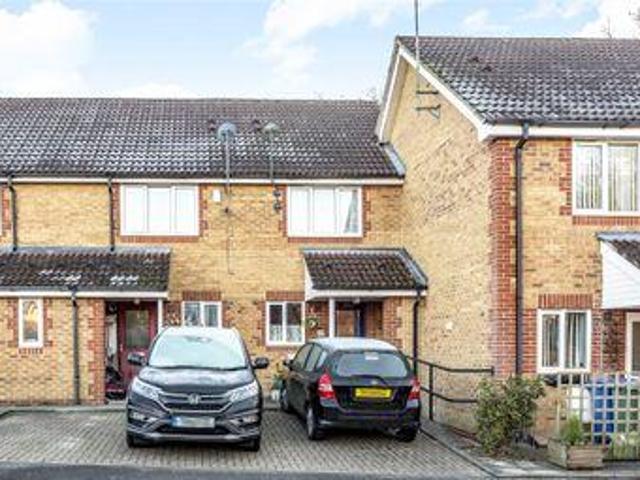 2 Bedrooms Terraced house for sale in Valley View, Sandhurst, Berkshire GU47