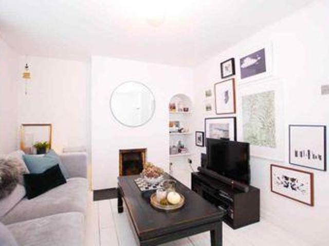 2 Bedrooms Terraced house for sale in Victoria Road, Alton GU34